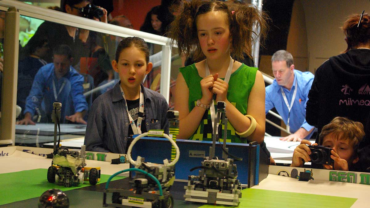 Students Robo-Boogie at junior robotics competition | ADInstruments